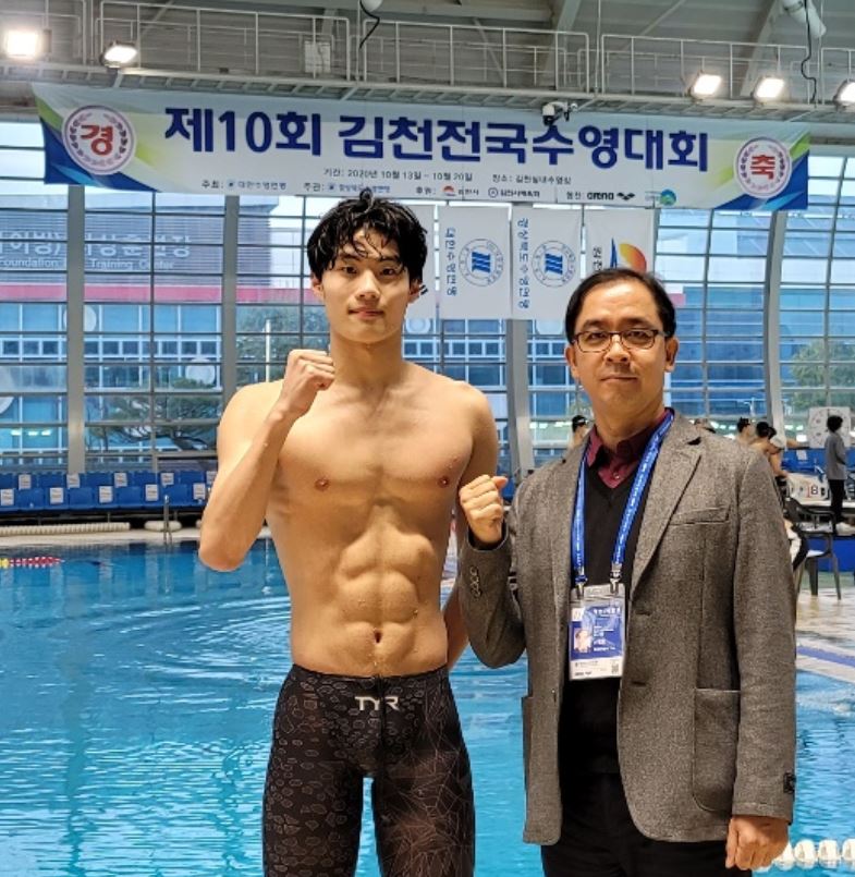 1:45.92 novo recorde mundial júnior 200 livre para coreano Hwang Sun ...